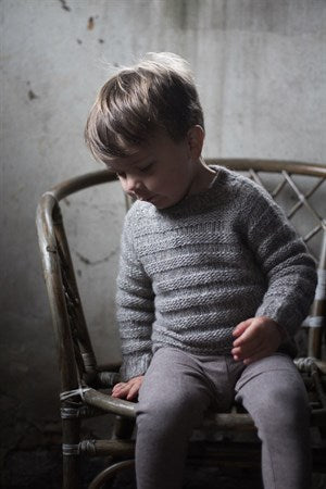 Basis Baby Sweater i Snefnug (169) – Tógvhúsið